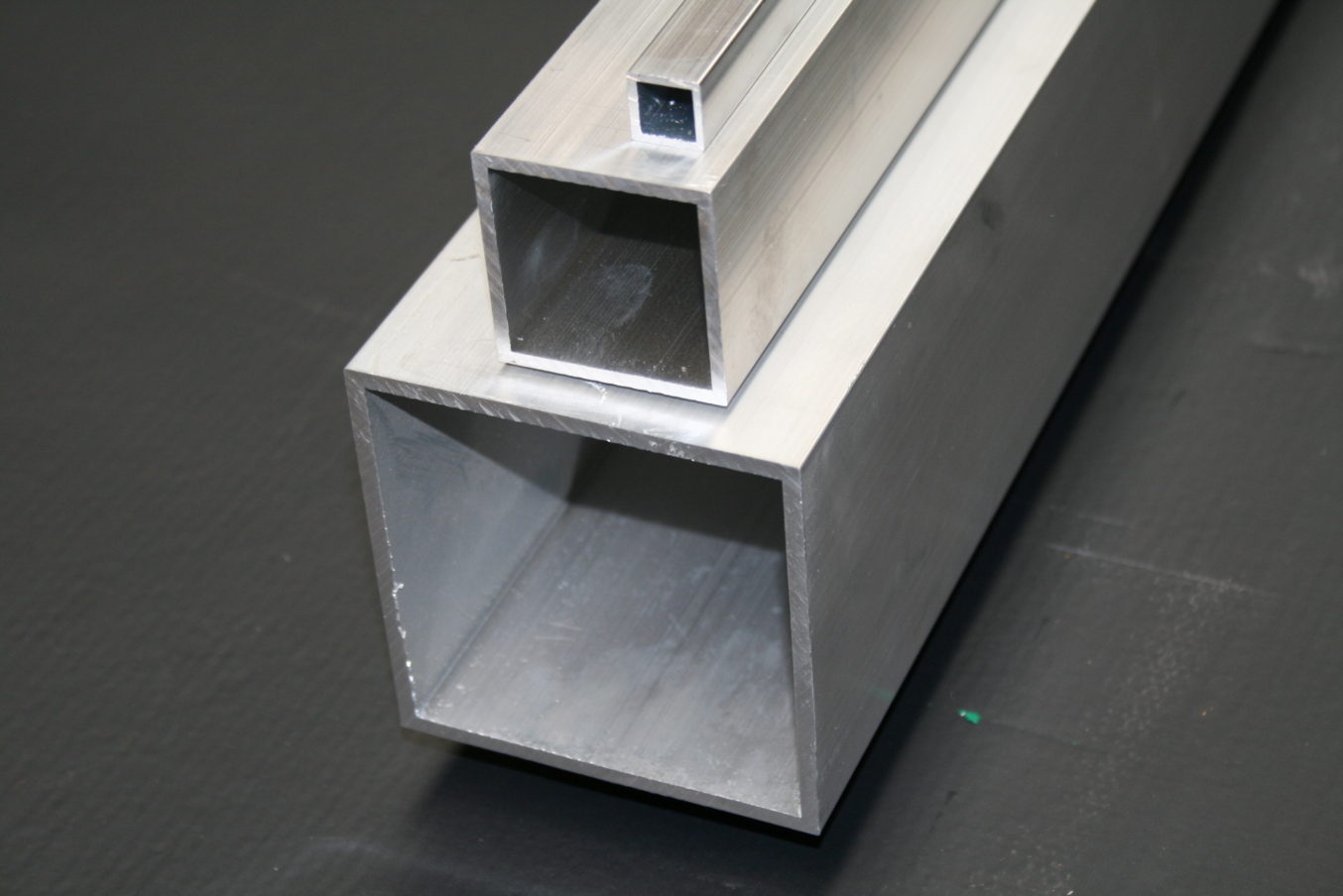 Tubi quadri - Produzione tubi in alluminio | Airoldi Metalli SpA